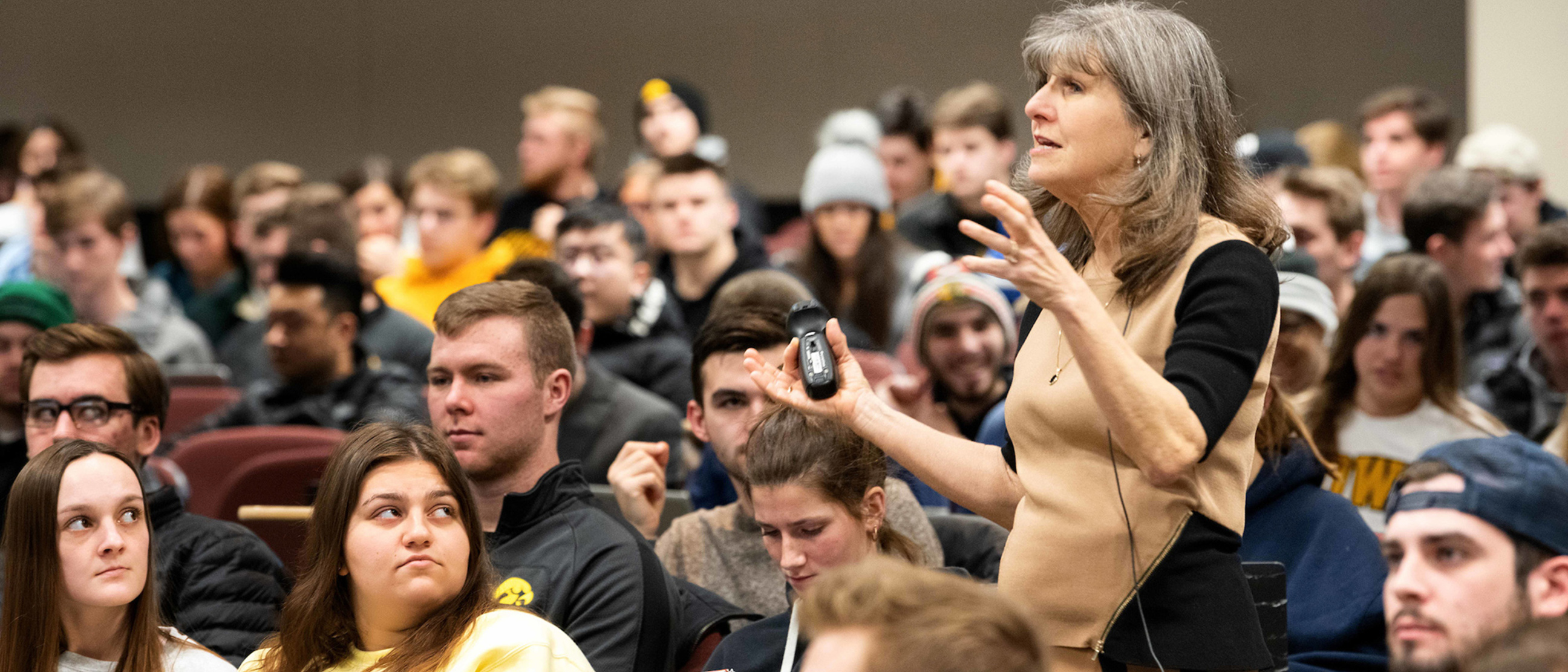 Marketing professor receives top university award for teaching | Tippie ...